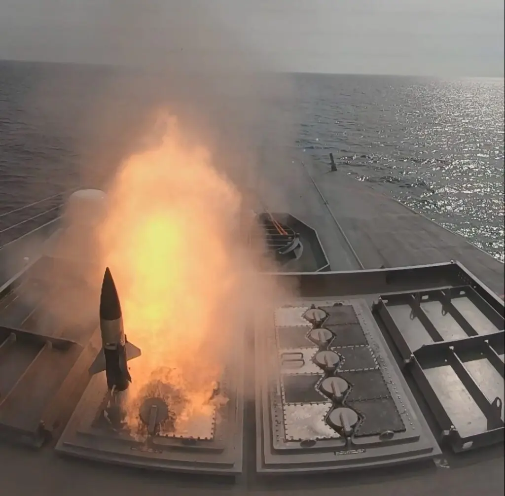 El nuevo sistema de defensa aérea C-DOME de la Armada de Israel realiza su primera ...