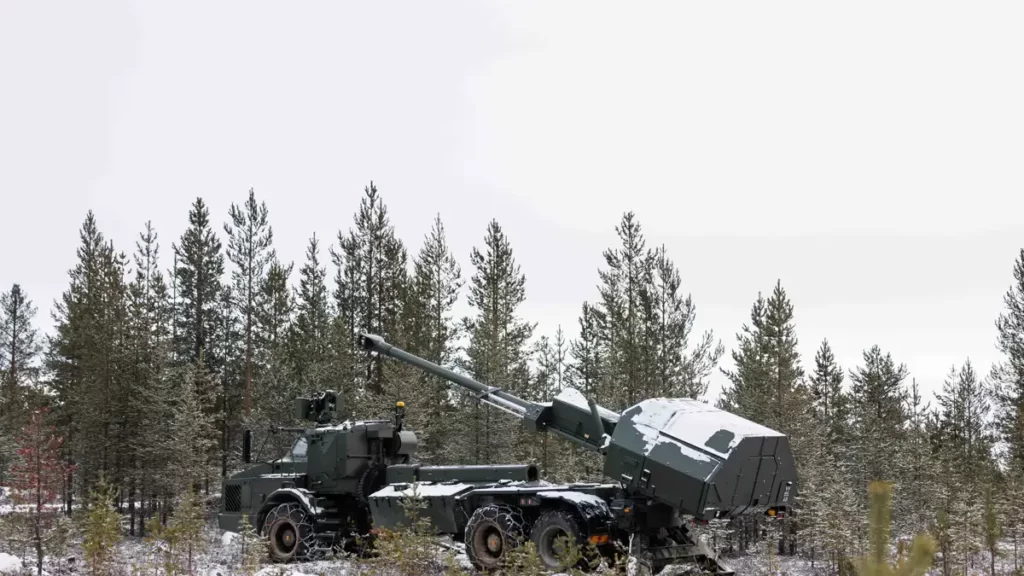 El Ejército Británico demuestra por primera vez en Finlandia las capacidades de su nuevo obús ...